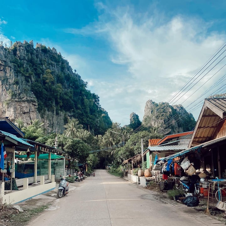 Find The Prettiest Mountain Views, Flower Fields, And Waterfalls In Ban ...